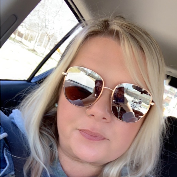 Stacy's Closet (@stacymorgan592) | Poshmark